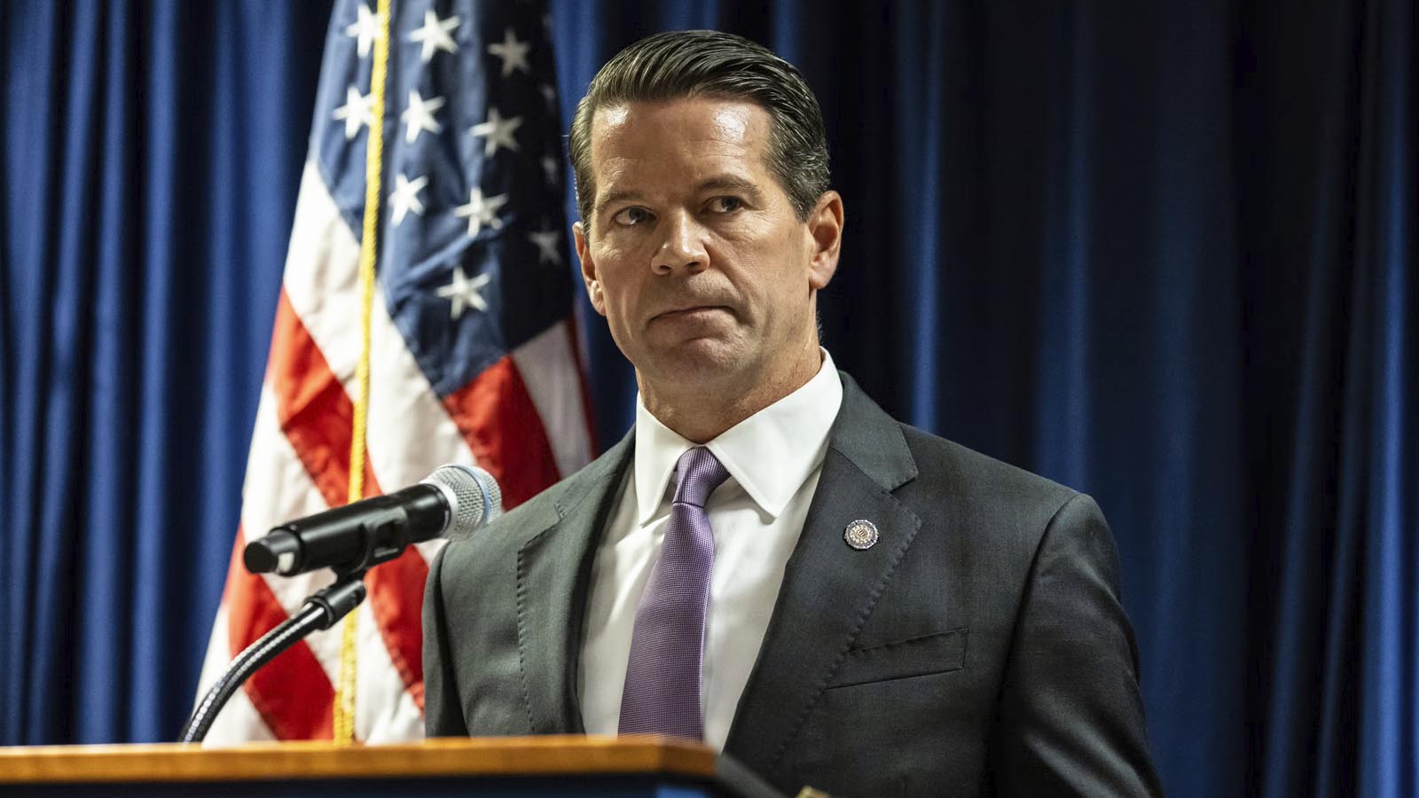 Head of NY FBI Resigns After DOJ Says Office Hid Epstein Documents ...