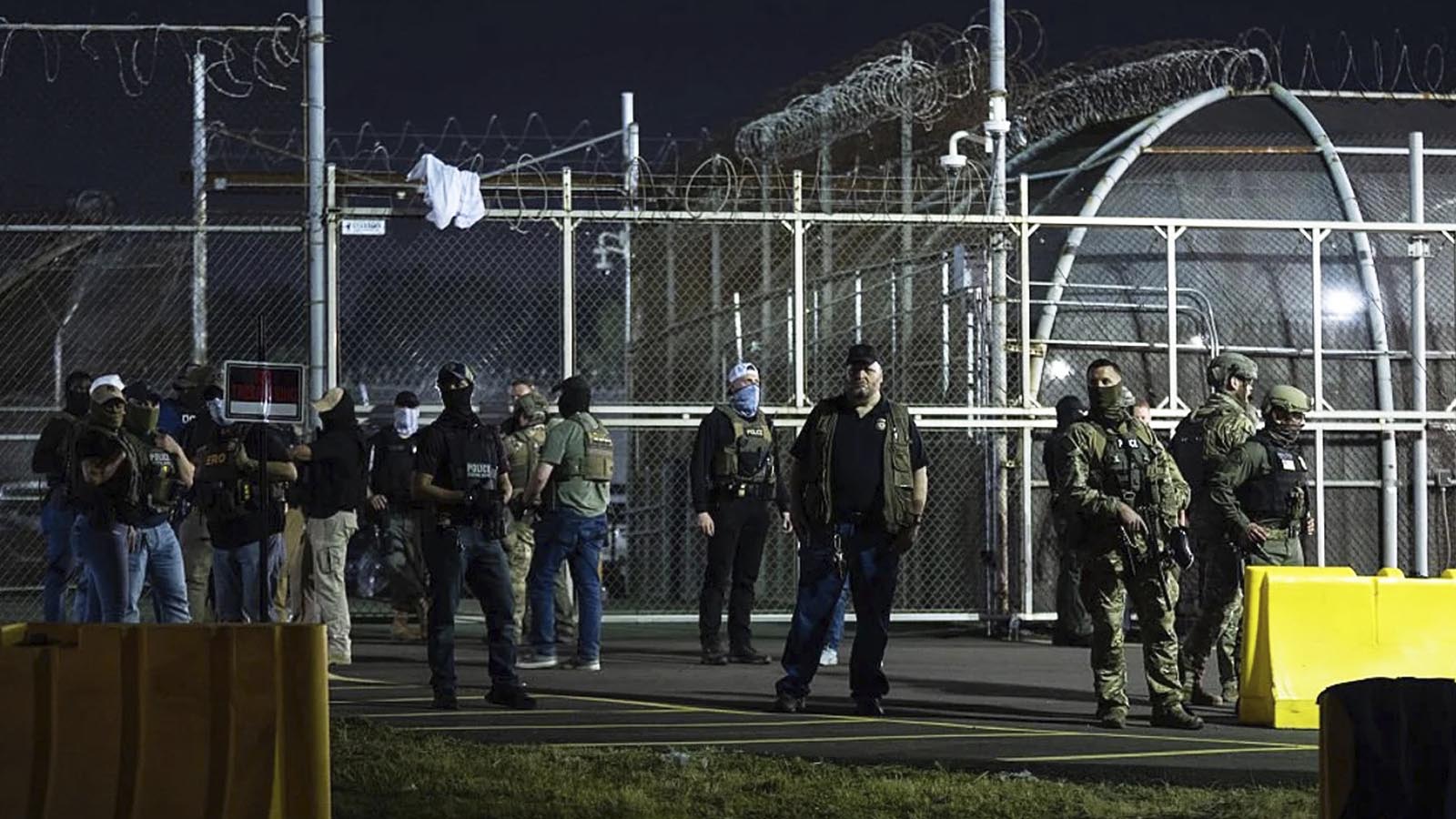 4 Illegal Migrants Escape After Democrats Stormed ICE Detention ...