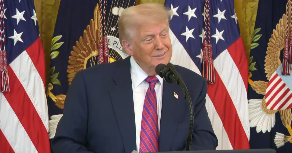 Trump's Unexpected Zinger on Radical Dem Leaves Oval Office in Stiches ...